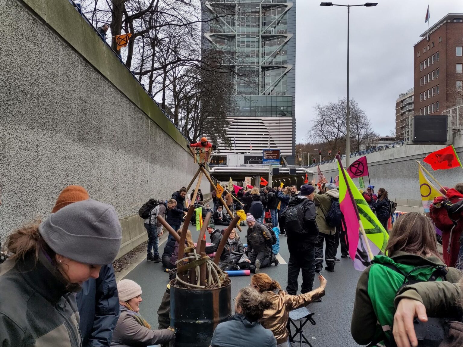 Extinction Rebellion luidt noodklok op A12 met onaangekondigde blokkade · Extinction Rebellion ...